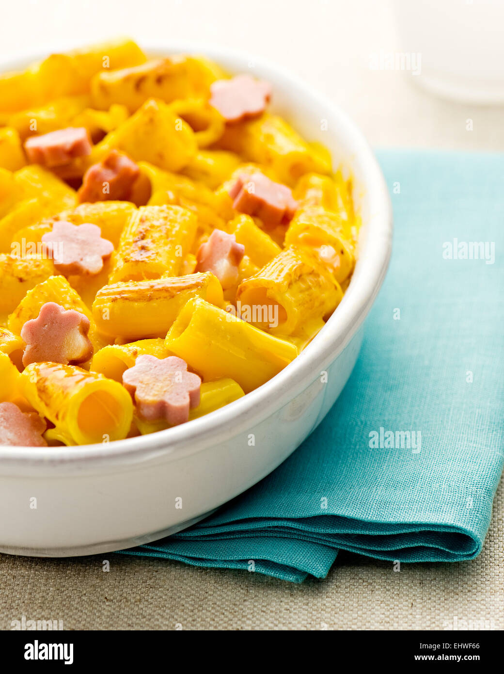 Rigatoni überbacken - italienische Rigatoni Nudeln mit würzigen ...