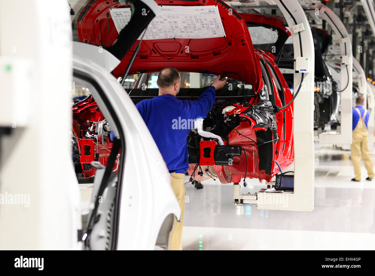 Produktion von VW Autos in einer Fabrik Stockfotografie - Alamy