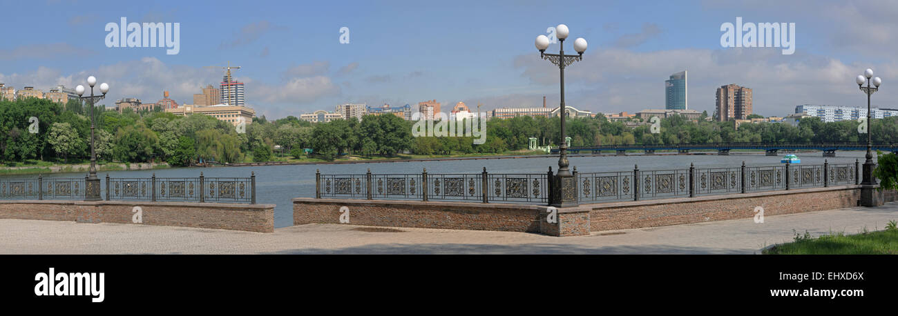 Dies ist eine Ansicht der Stadt Donezk von der Esplanade. Dies ist ein ...