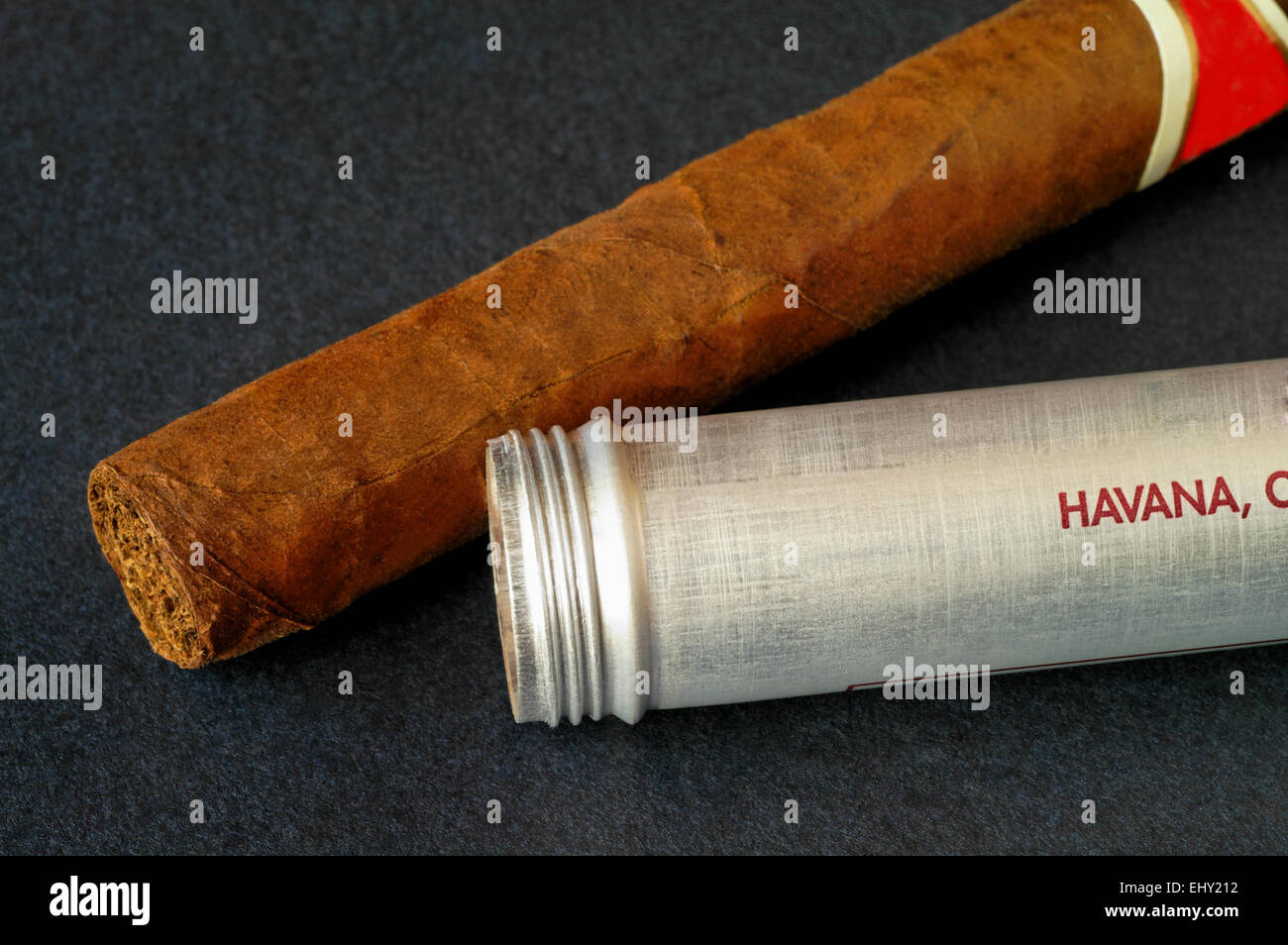 Zigarre laster -Fotos und -Bildmaterial in hoher Auflösung – Alamy