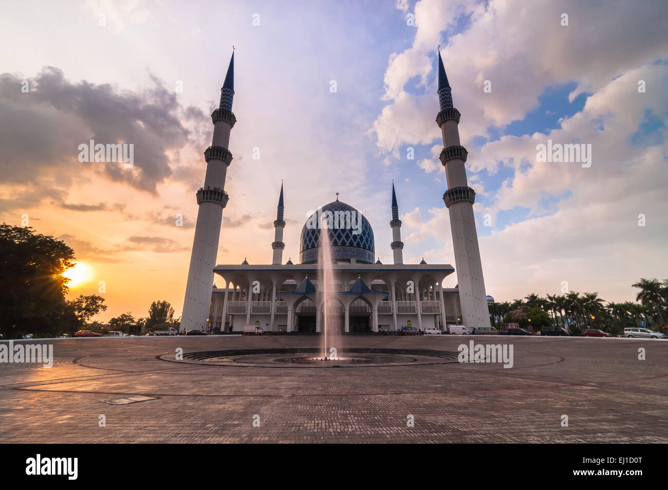 Blaue moschee sultan salahuddin abdul aziz shah moschee selangor ...