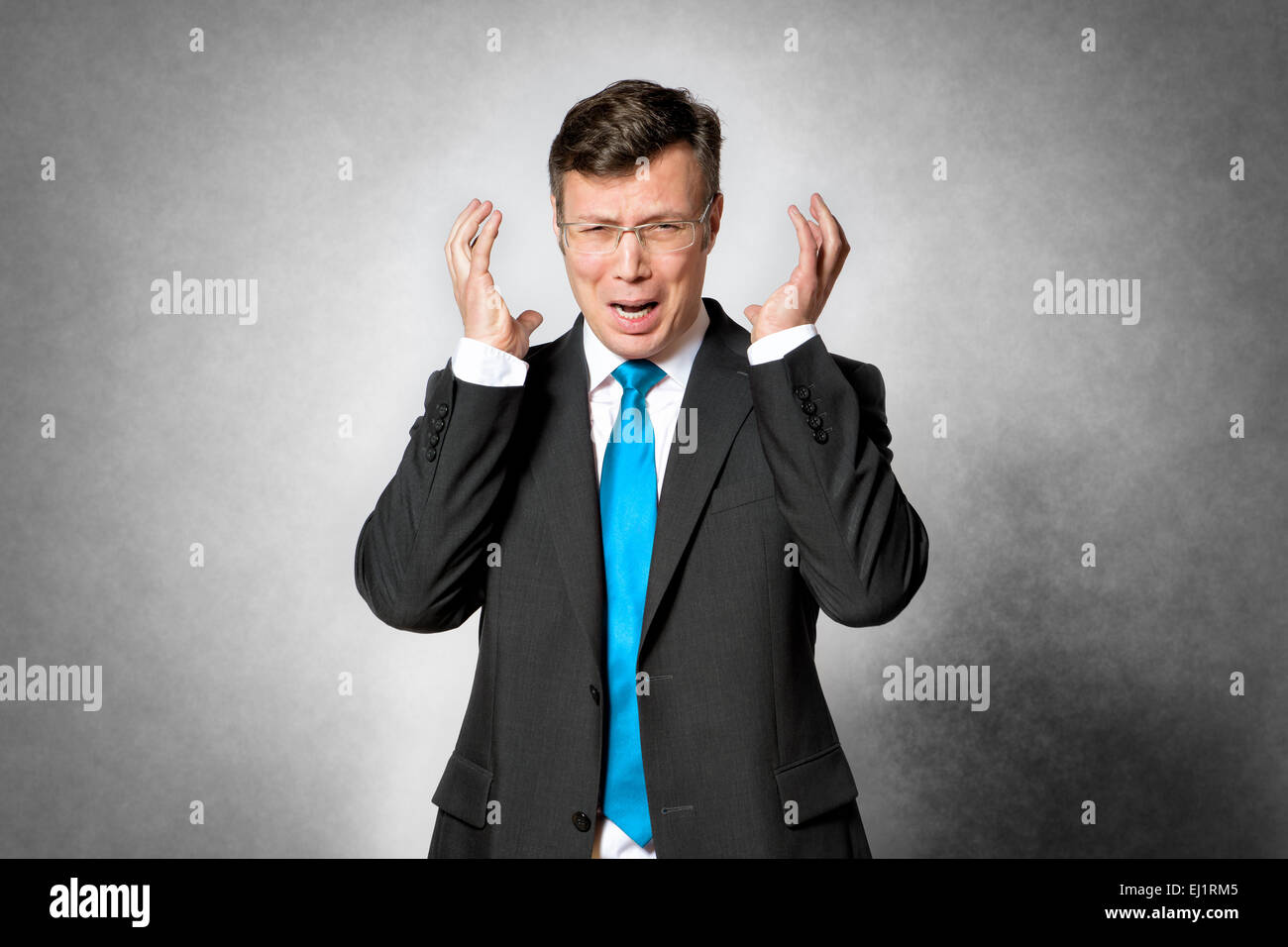 Frustrierter mann -Fotos und -Bildmaterial in hoher Auflösung – Alamy