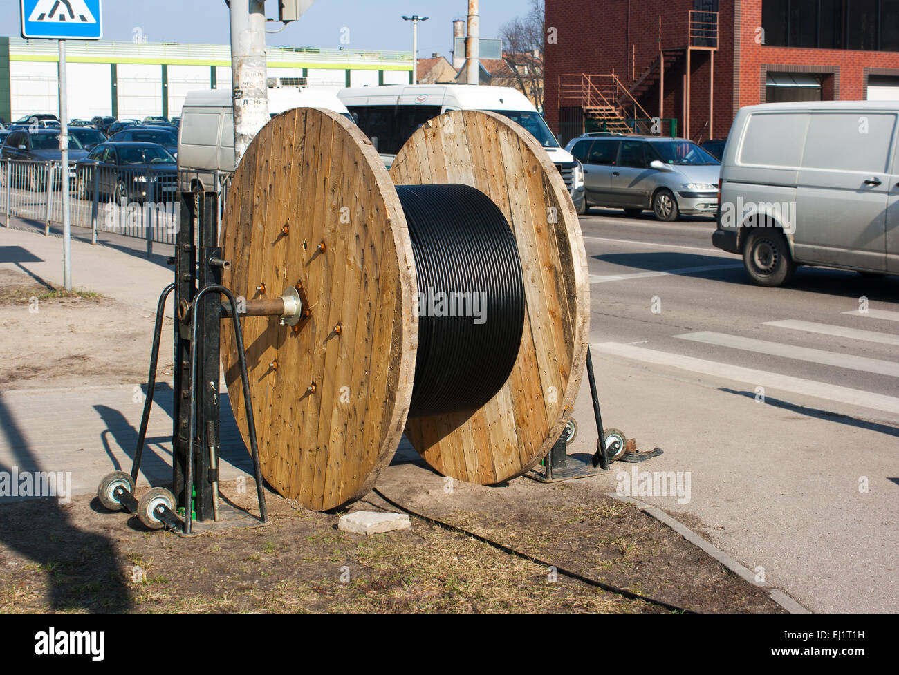 Große hölzerne kabeltrommeln -Fotos und -Bildmaterial in hoher ...