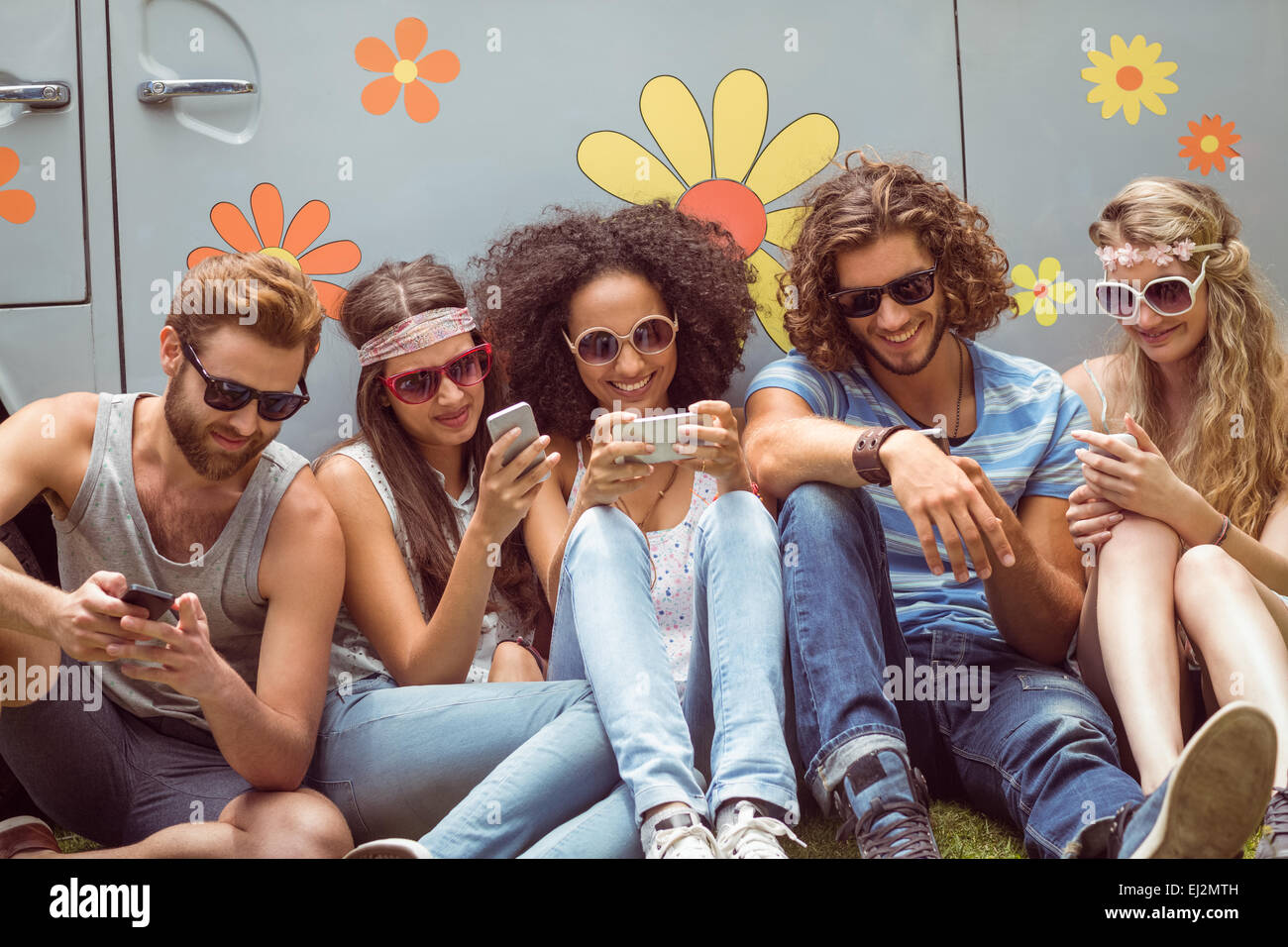 Freunde und telefone -Fotos und -Bildmaterial in hoher Auflösung – Alamy