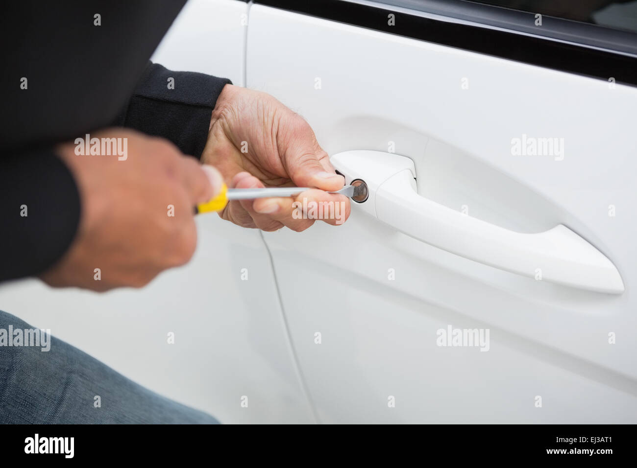 Breaking into car -Fotos und -Bildmaterial in hoher Auflösung – Alamy