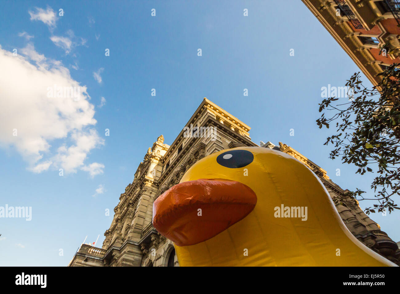 riesige Gummiente im Zentrum von Bilbao Stockfotografie - Alamy