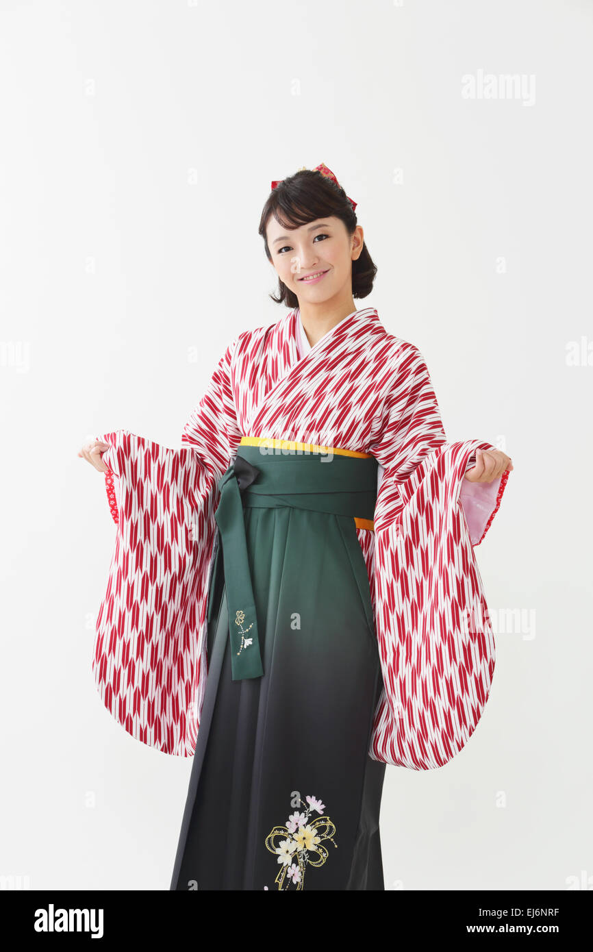 Junge Japanische Mädchen Im Kimono Auf Weißen Hintergrund 6538