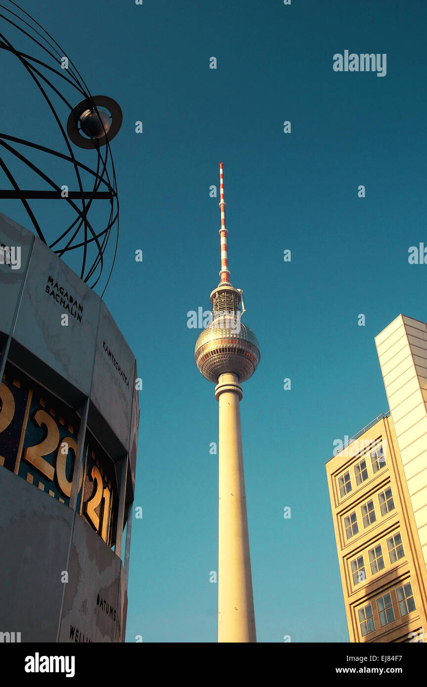 Fernsehturm fernsehen -Fotos und -Bildmaterial in hoher Auflösung – Alamy