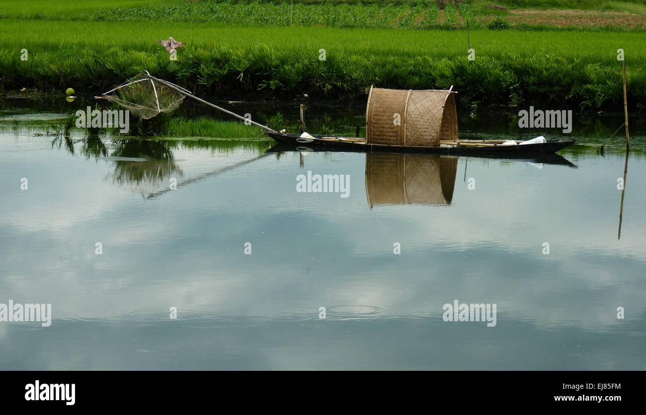 Boot auf einem fluss -Fotos und -Bildmaterial in hoher Auflösung – Alamy