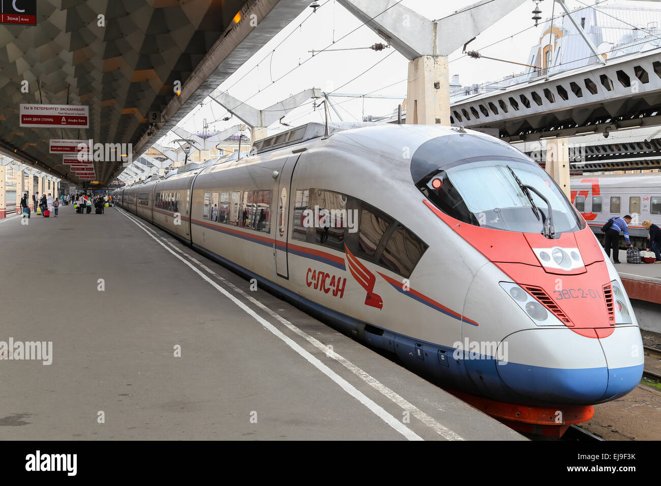 Express Zug Sapsan in Sankt Petersburg Stockfotografie - Alamy