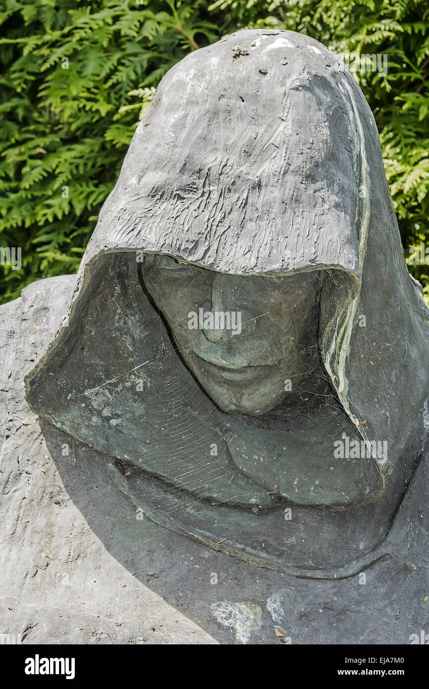 Eine vermummte figur -Fotos und -Bildmaterial in hoher Auflösung – Alamy