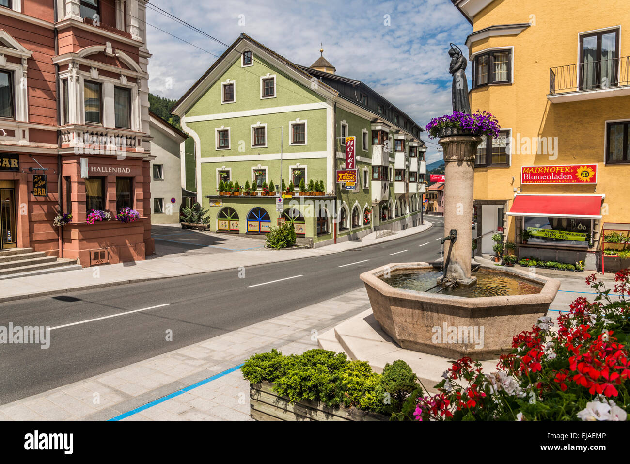 Österreich, Tirol, Steinach am Brenner Straßenszene und die alte Straße ...