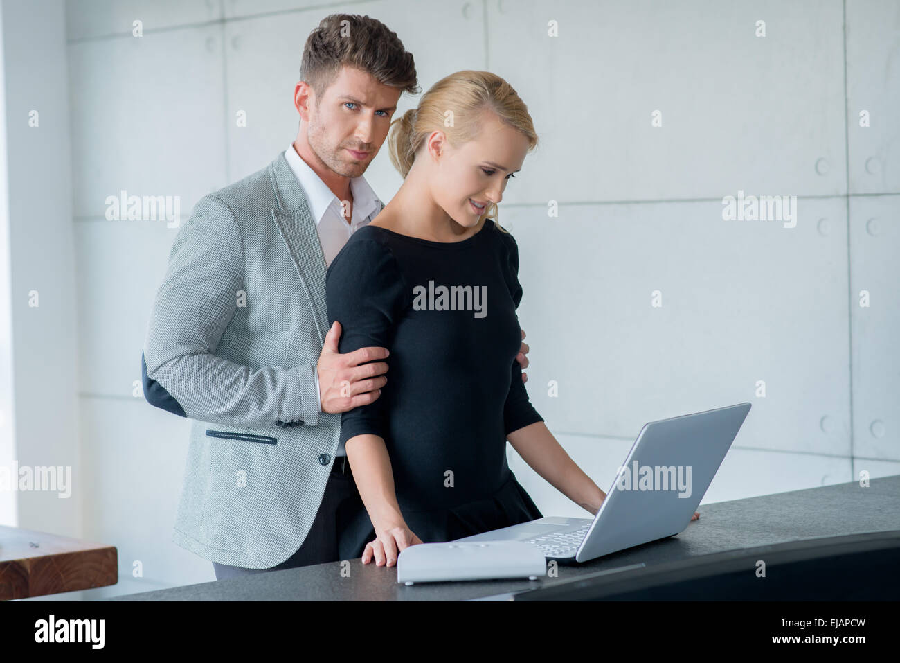 Die jungen liebhaber -Fotos und -Bildmaterial in hoher Auflösung – Alamy