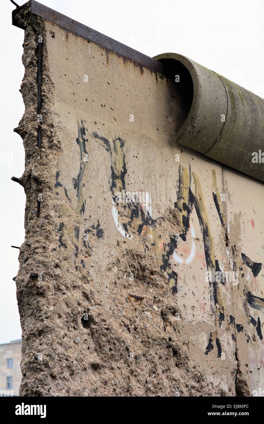 Stahlbetonwand in berlin -Fotos und -Bildmaterial in hoher Auflösung ...