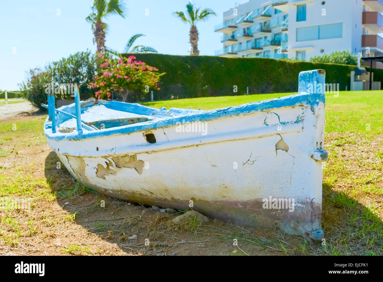 Altes boot am strand -Fotos und -Bildmaterial in hoher Auflösung – Alamy