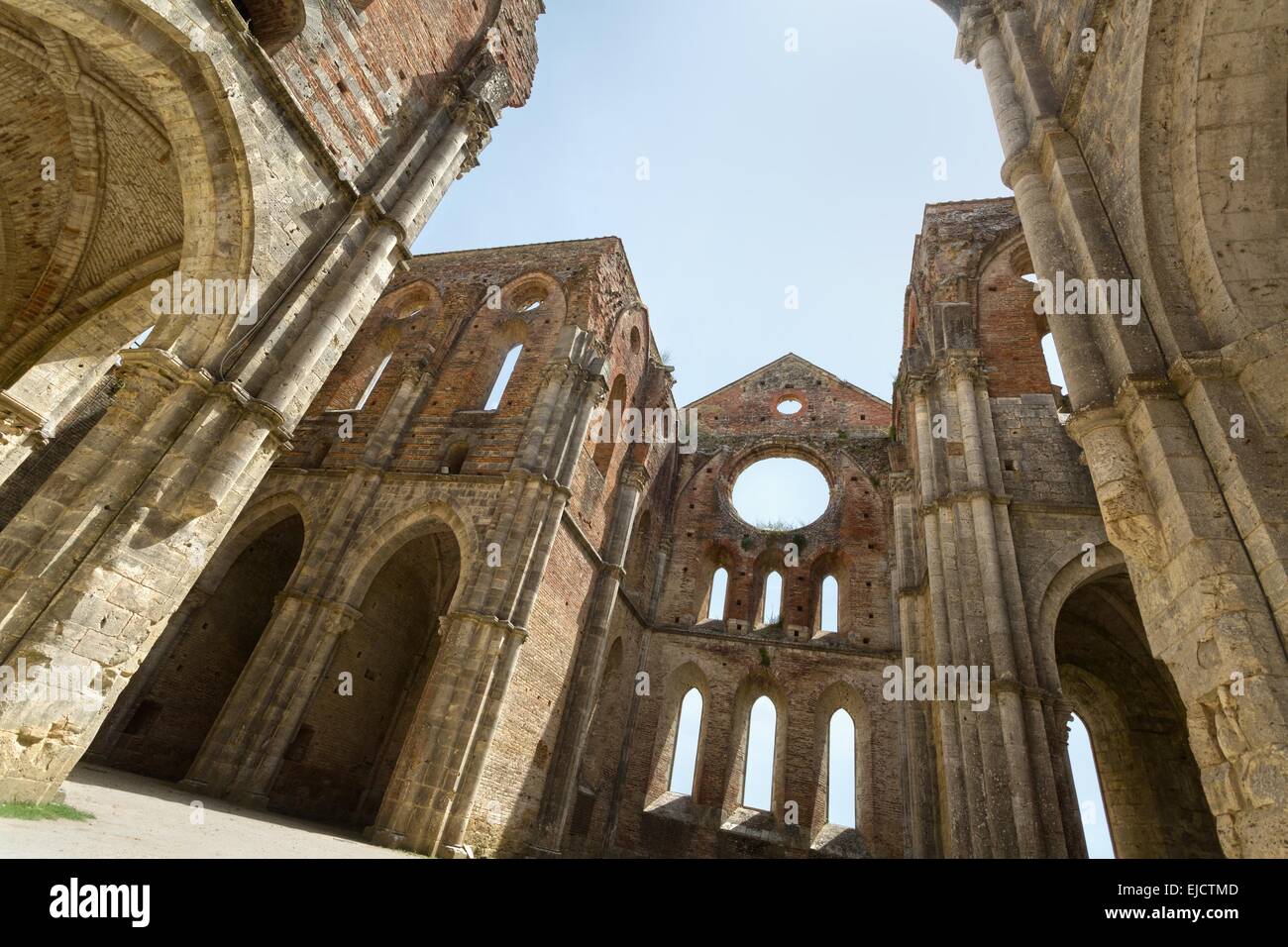 Innenansicht der domkirche aus dem 12 jahrhundert -Fotos und -Bildmaterial in hoher Auflösung ...
