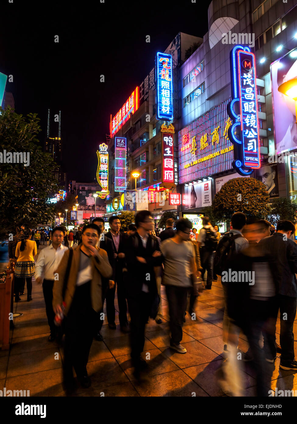 China Shanghai Neon Lights On Stockfotos & China Shanghai Neon Lights ...
