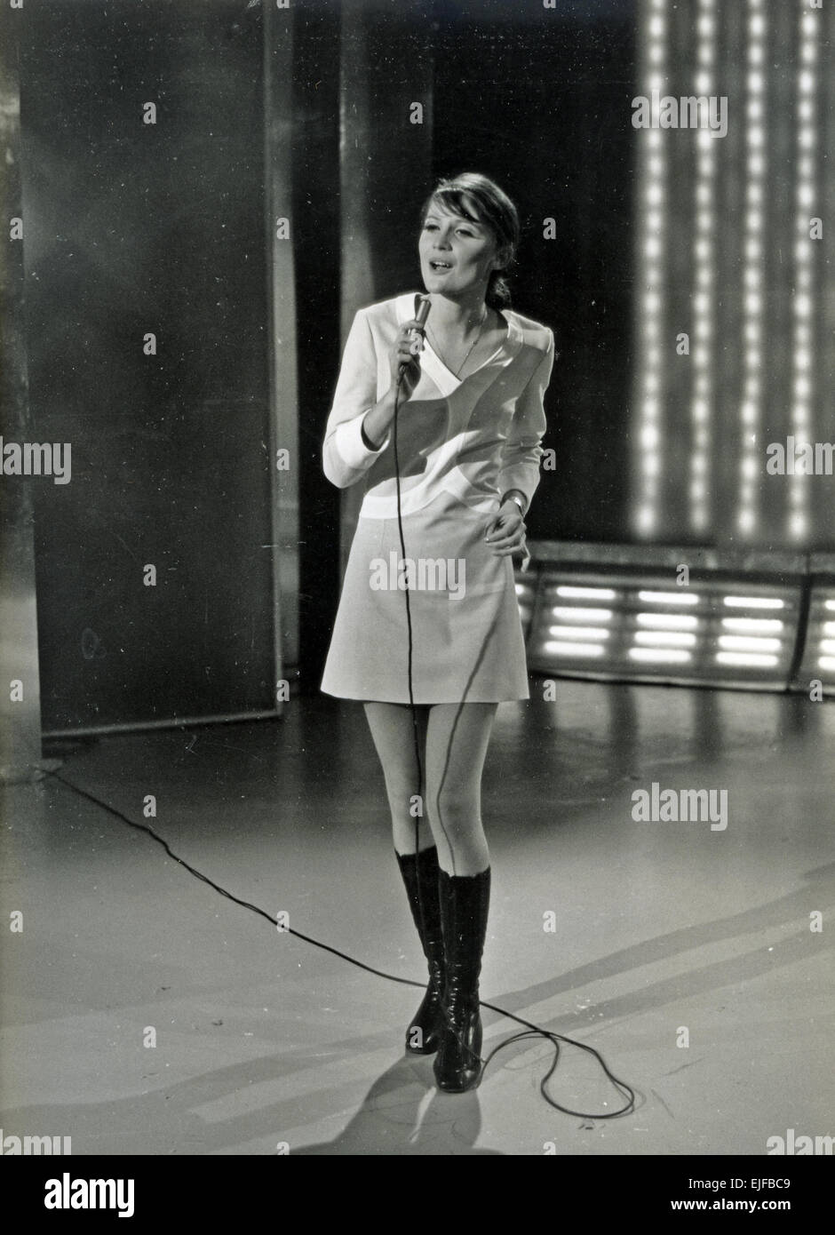 Sandie shaw 1968 -Fotos und -Bildmaterial in hoher Auflösung – Alamy
