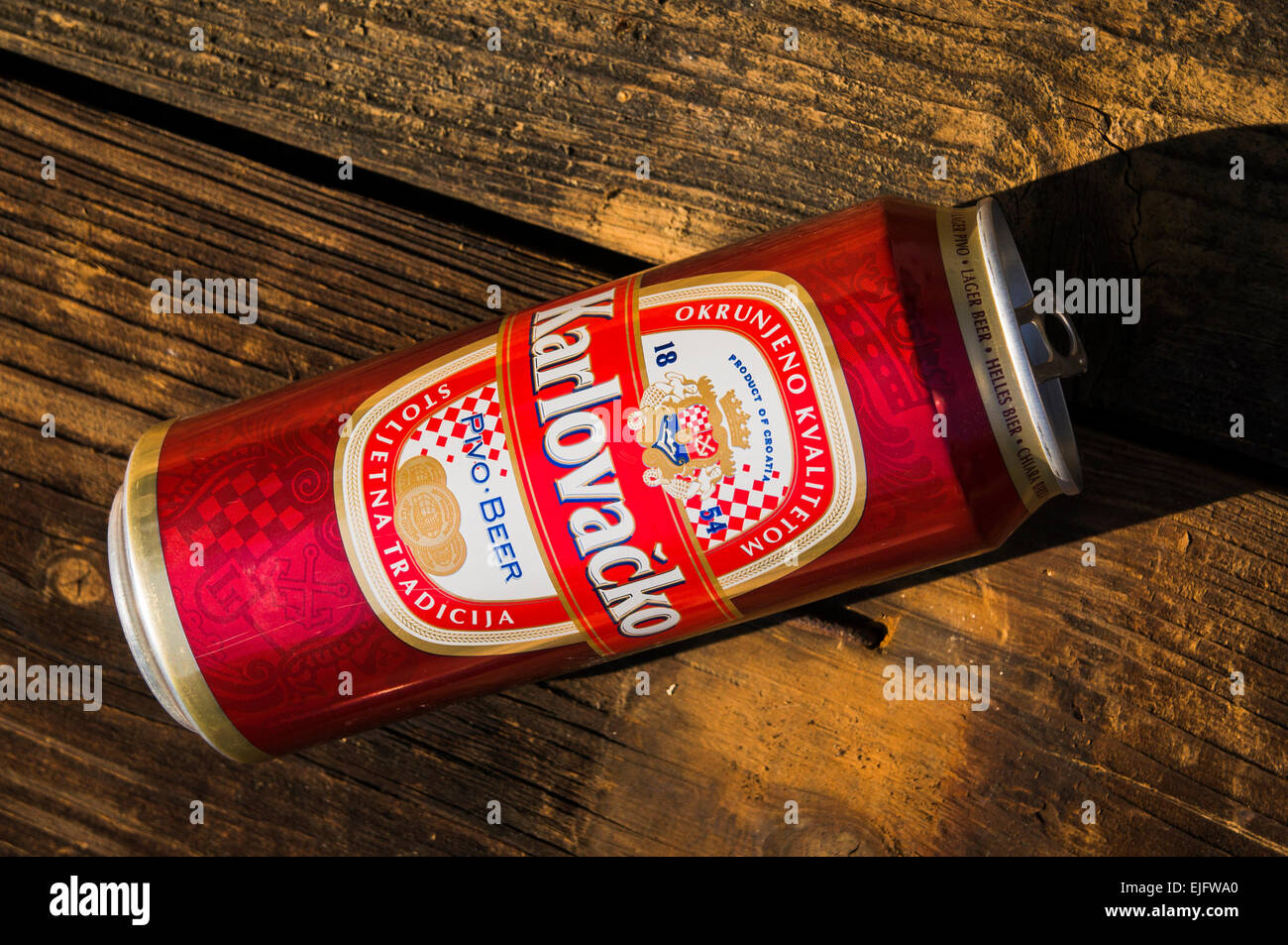 Karlovacko beer -Fotos und -Bildmaterial in hoher Auflösung – Alamy