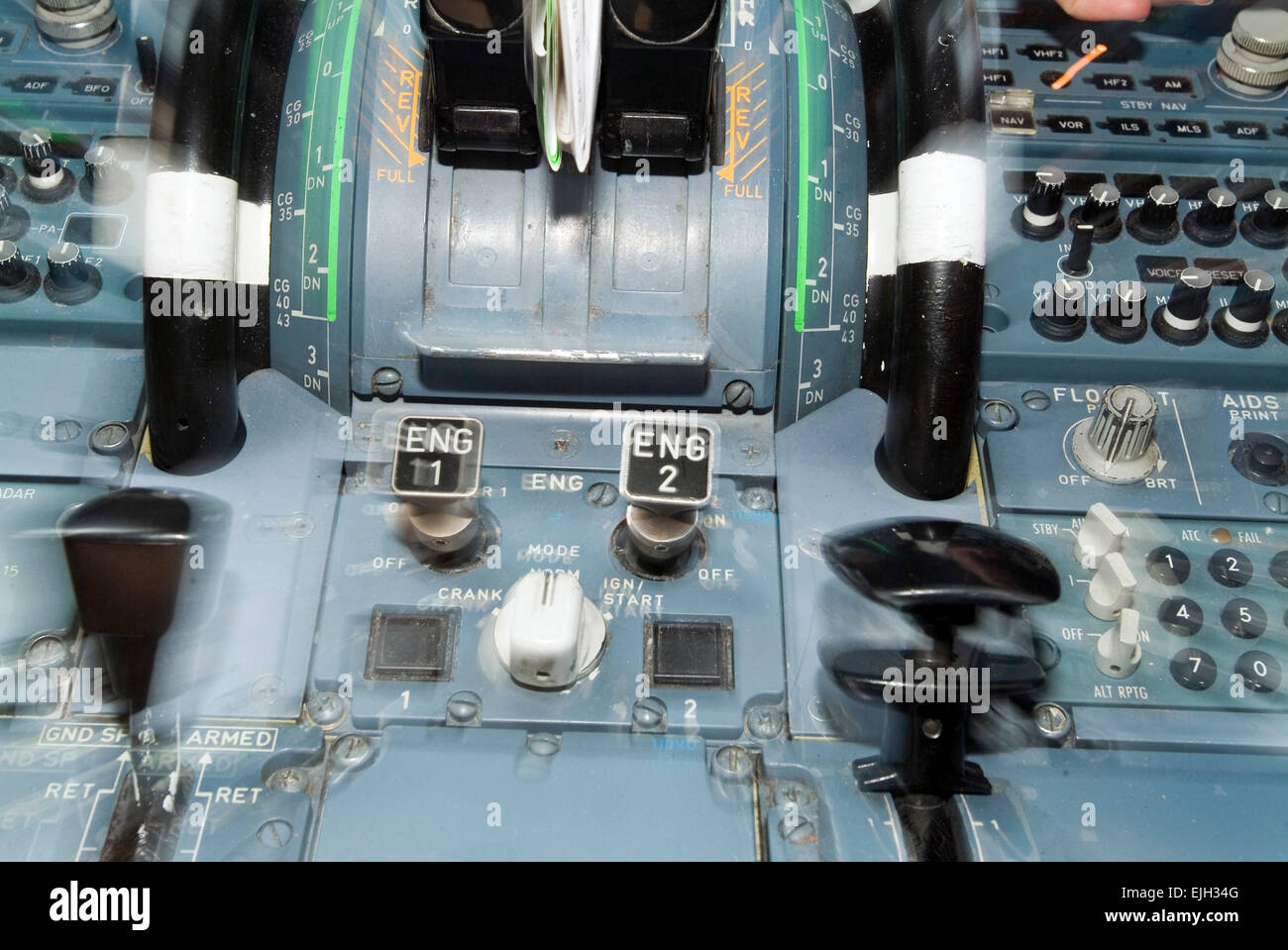 Instrument panel cockpit airbus a320 -Fotos und -Bildmaterial in hoher ...