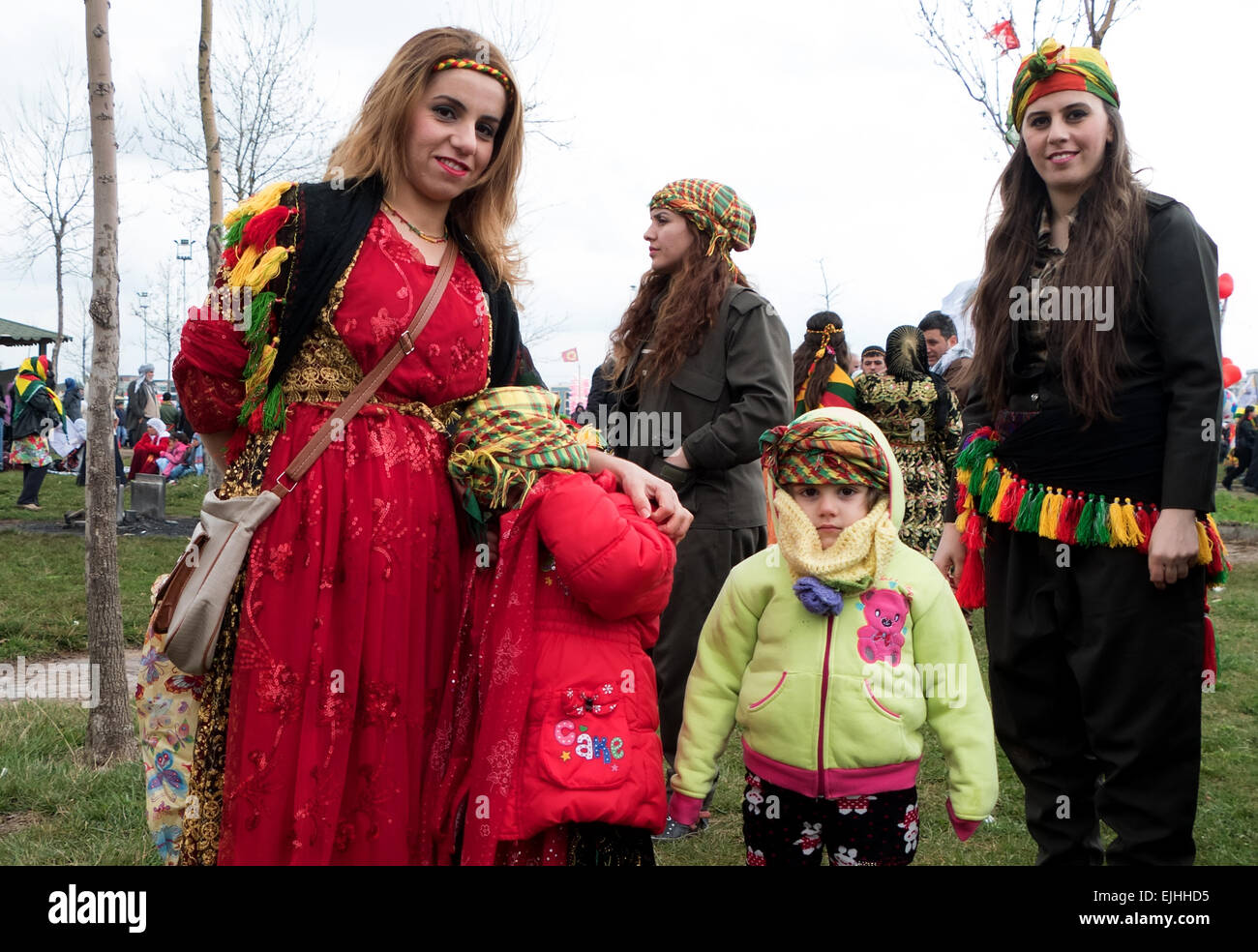 Kurden feiern Newroz, kurdischen Neujahrsfest in Diyarbakir, Türkei ...