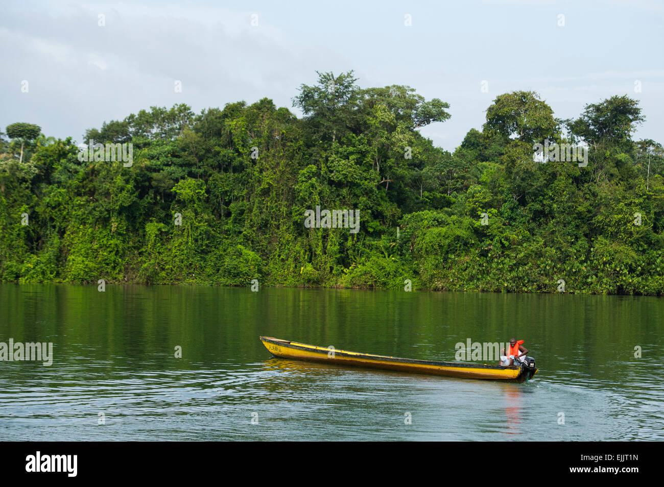 Boot auf dem Fluss Suriname, Bergendal, Suriname Stockfotografie - Alamy