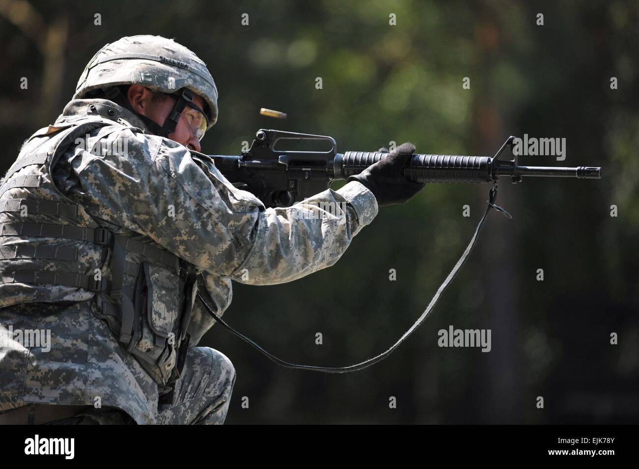 Offiziere trainingsgewehr -Fotos und -Bildmaterial in hoher Auflösung ...