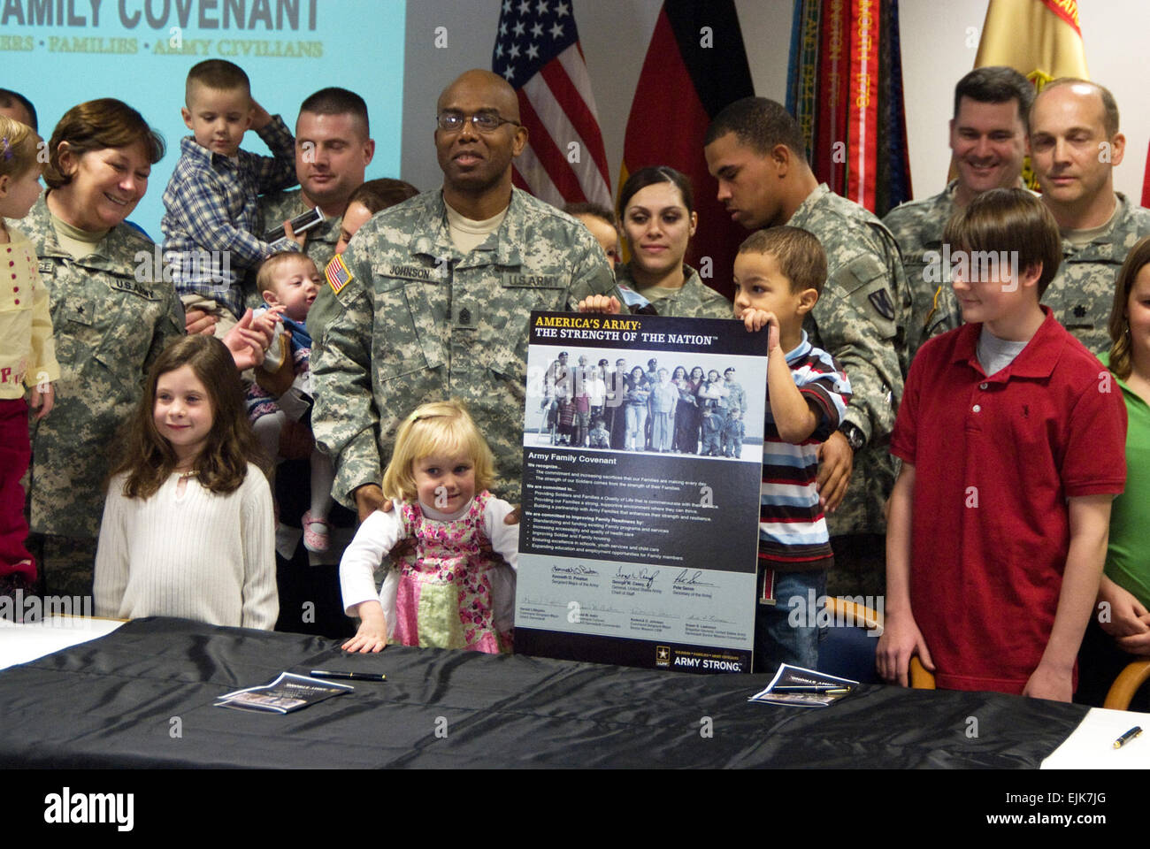 Von links: posieren US Army Major General Susan S. Lawrence, Command ...