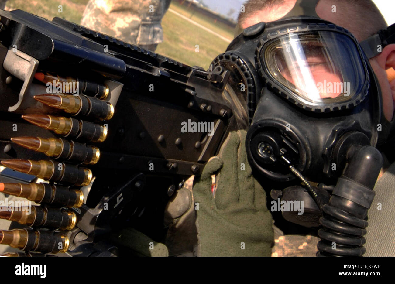 Us soldier wearing gas mask -Fotos und -Bildmaterial in hoher Auflösung ...