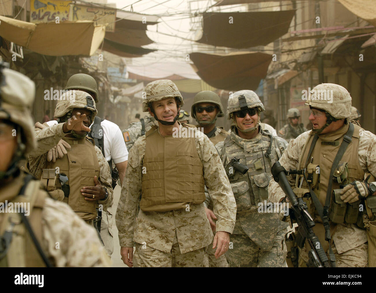 Kommandeur des multinationalen korps d irak -Fotos und -Bildmaterial in ...