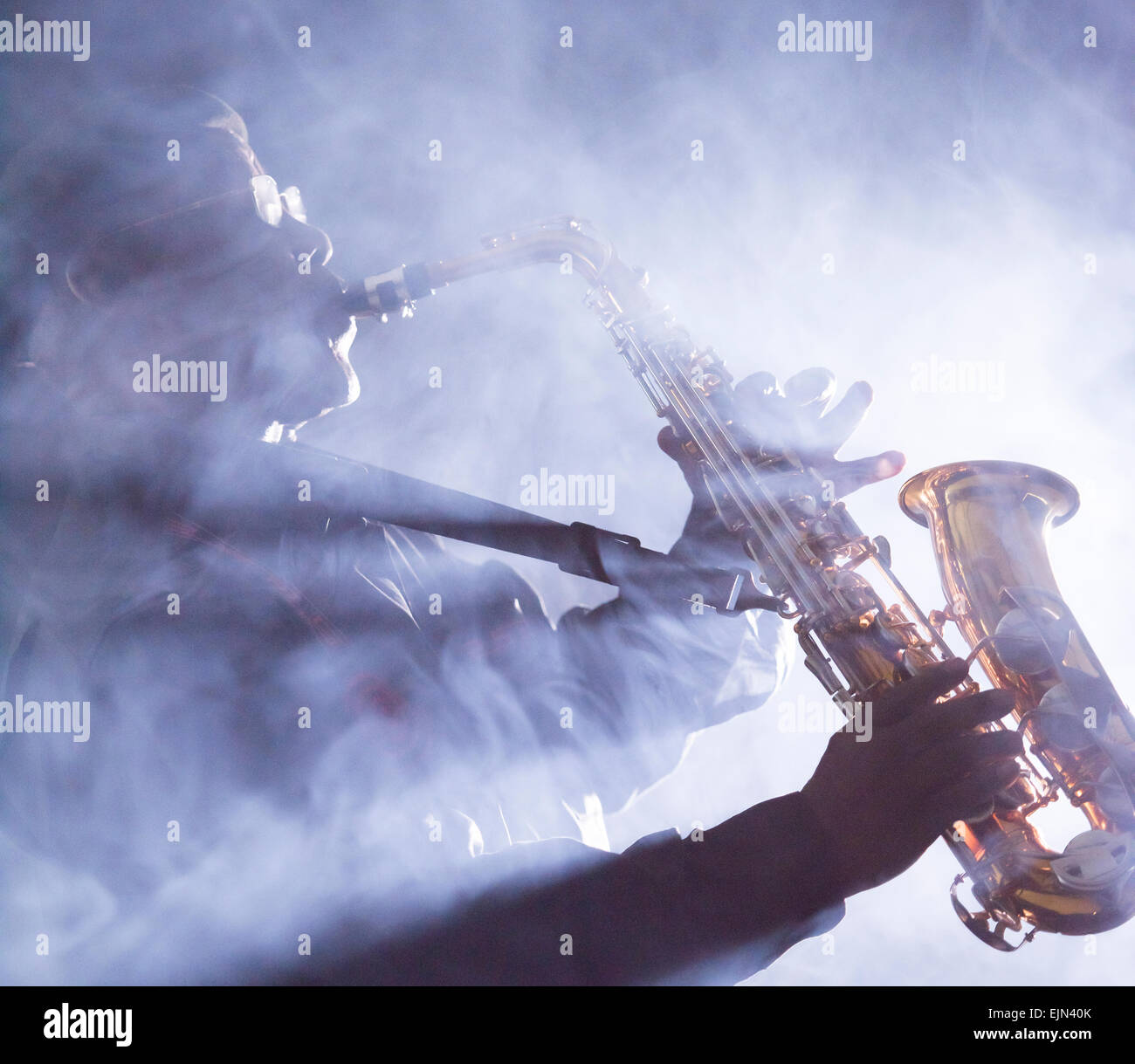 Afrikanischer saxophonist -Fotos und -Bildmaterial in hoher Auflösung ...