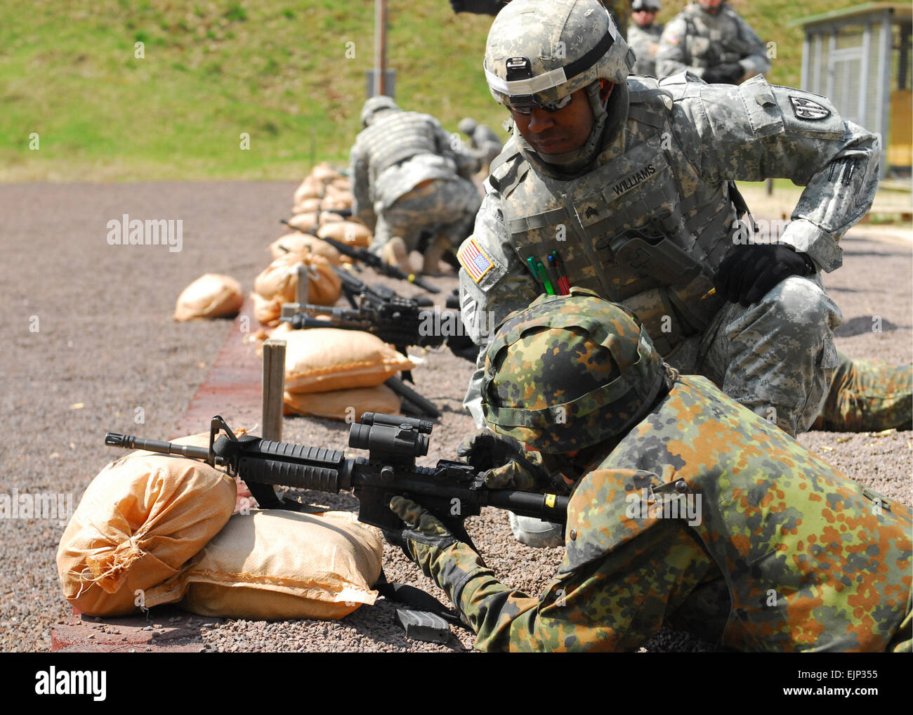 German bundeswehr army military police -Fotos und -Bildmaterial in ...