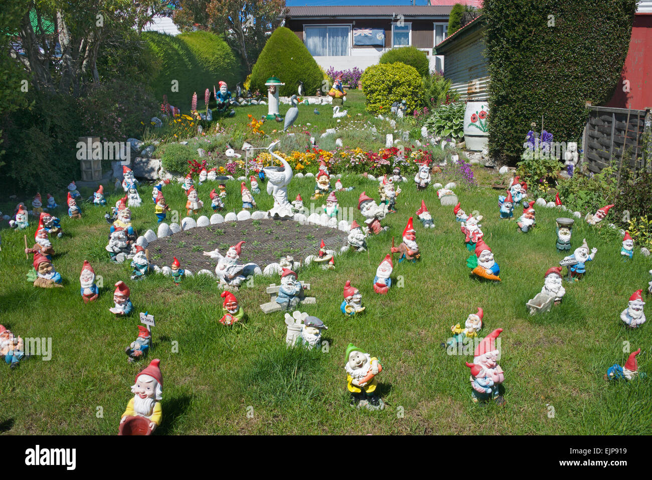 Gartenzwerge zwerge -Fotos und -Bildmaterial in hoher Auflösung – Alamy