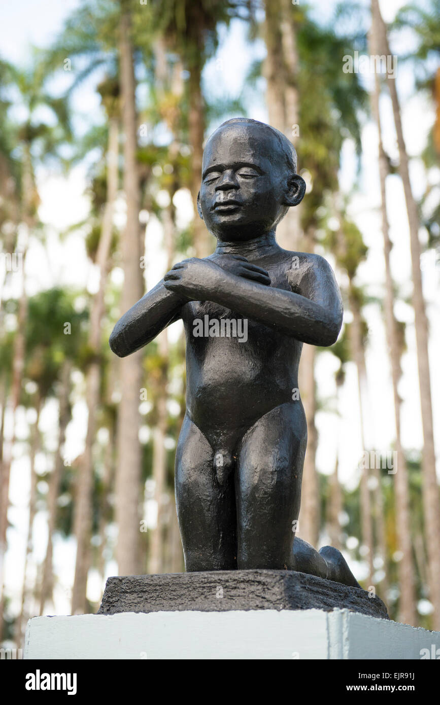 Statue im Palmentuin (Palmengarten), Paramaribo, Suriname ...