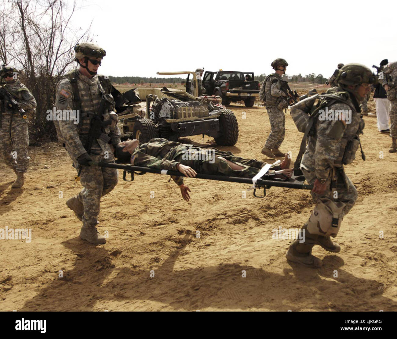 Injured soldier -Fotos und -Bildmaterial in hoher Auflösung – Alamy