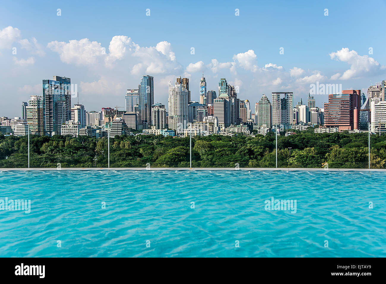 Infinity pool thailand -Fotos und -Bildmaterial in hoher Auflösung – Alamy