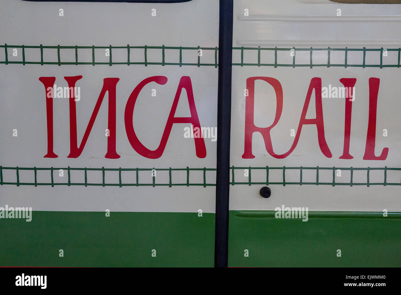 Peru, Machu Picchu. Inka Rail-Logo auf dem Waggon Stockfotografie - Alamy