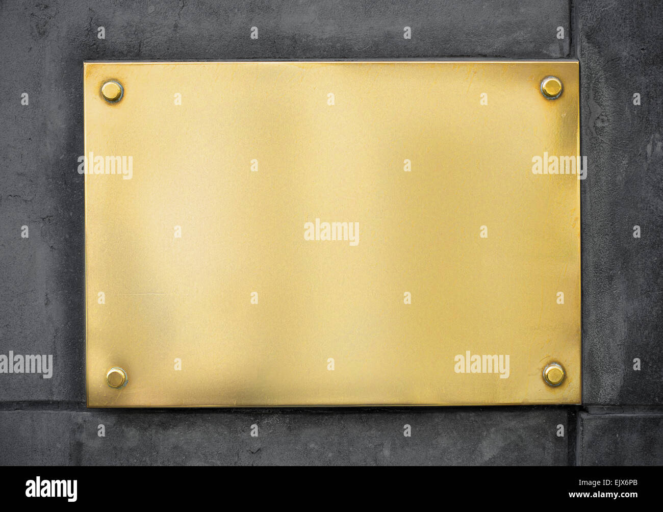 leere gold Metall Schild oder Namensschild auf Betonwand ...
