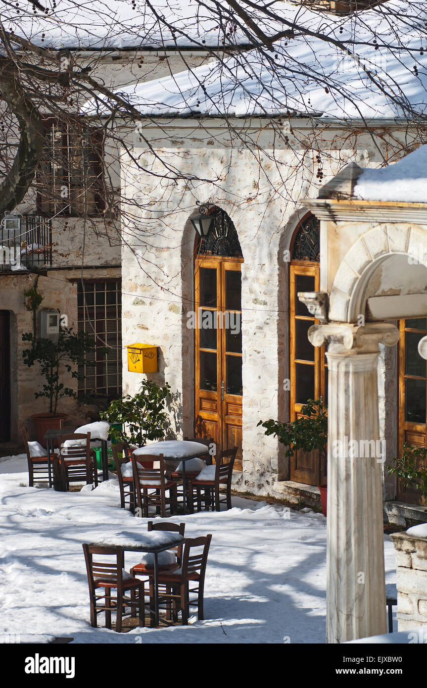 Greek post box greece -Fotos und -Bildmaterial in hoher Auflösung – Alamy