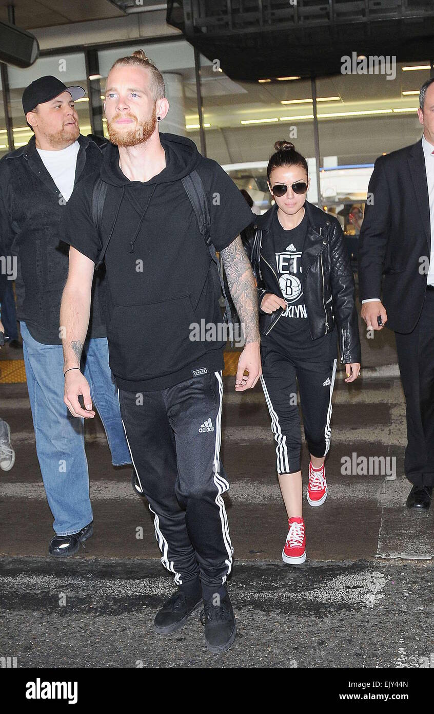 Cher Lloyd und Ehemann, Craig Monk Ankunft am Los Angeles International ...