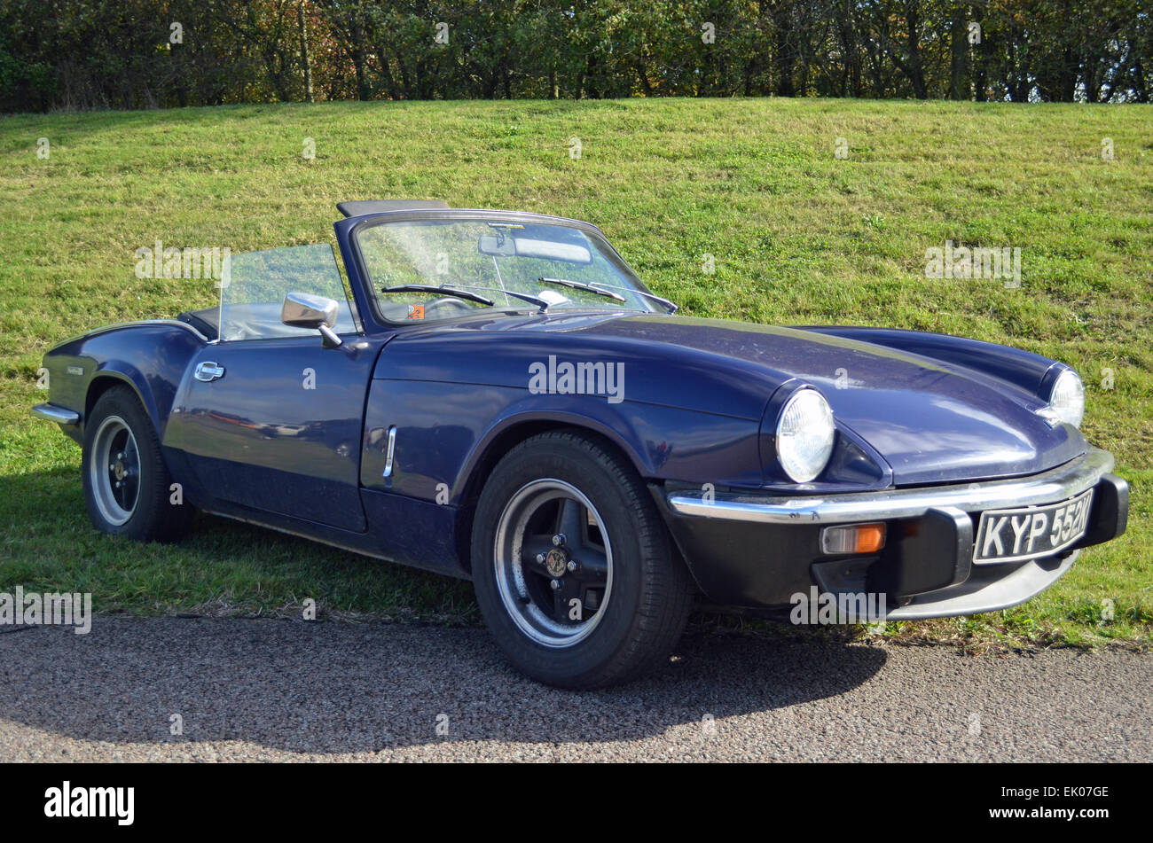 Blaue Triumph Spitfire Mk4 Cabrio Stockfotografie - Alamy