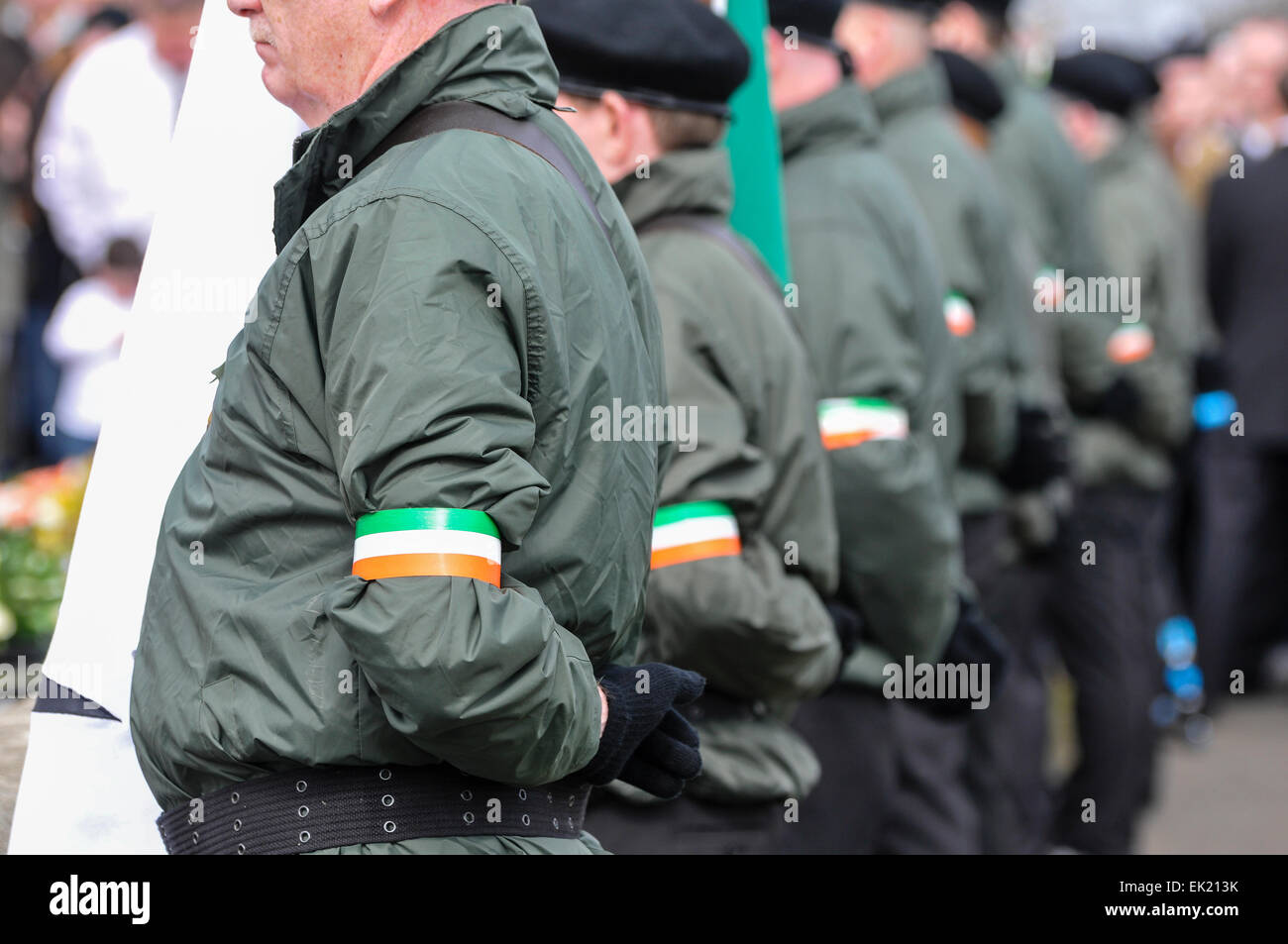 Ira uniform paramilitary paramilitaries -Fotos und -Bildmaterial in ...