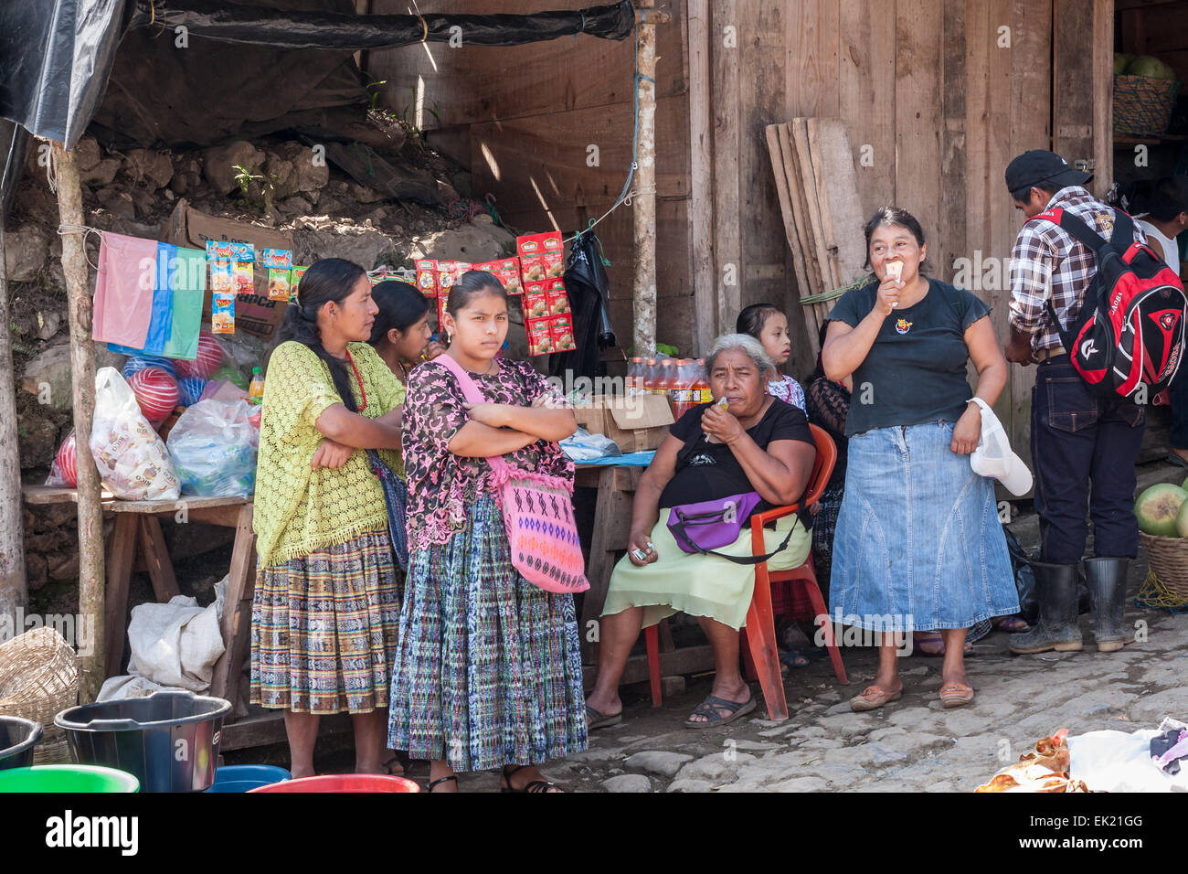 Maya frau auf dem markt -Fotos und -Bildmaterial in hoher Auflösung – Alamy