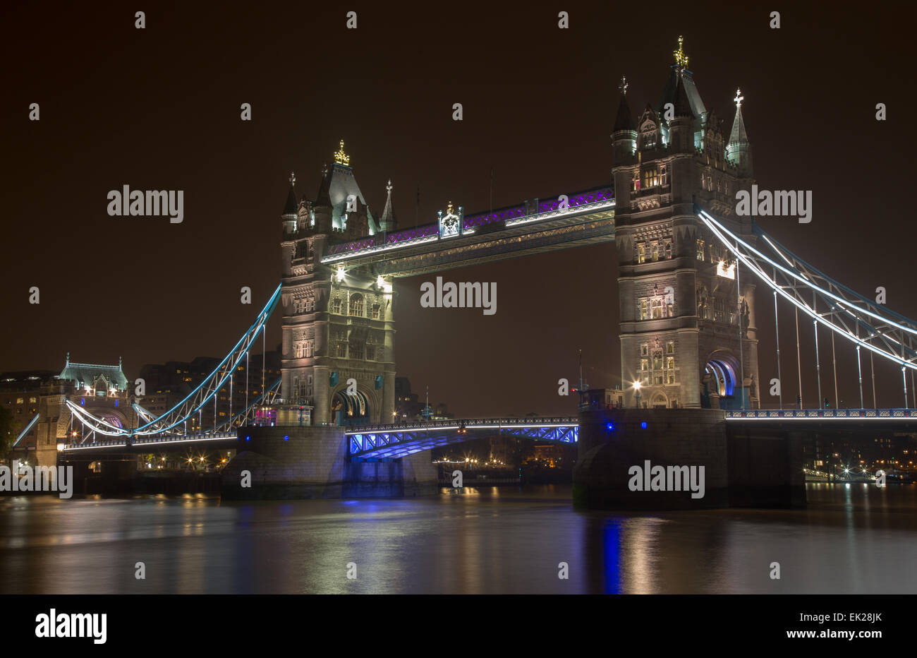 Tower of london night -Fotos und -Bildmaterial in hoher Auflösung – Alamy