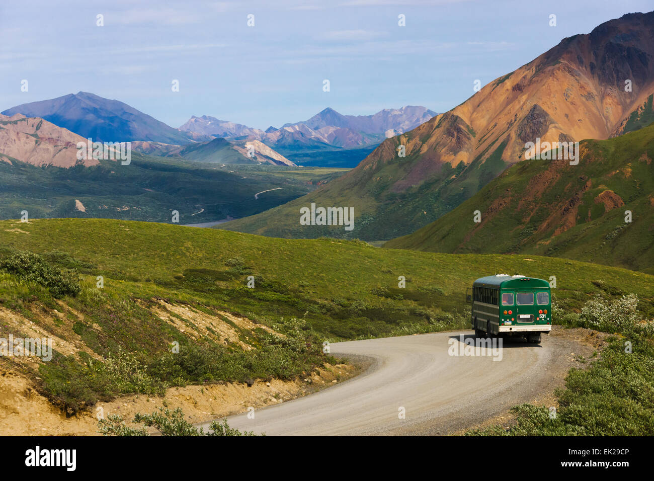Denali national park shuttle bus -Fotos und -Bildmaterial in hoher ...