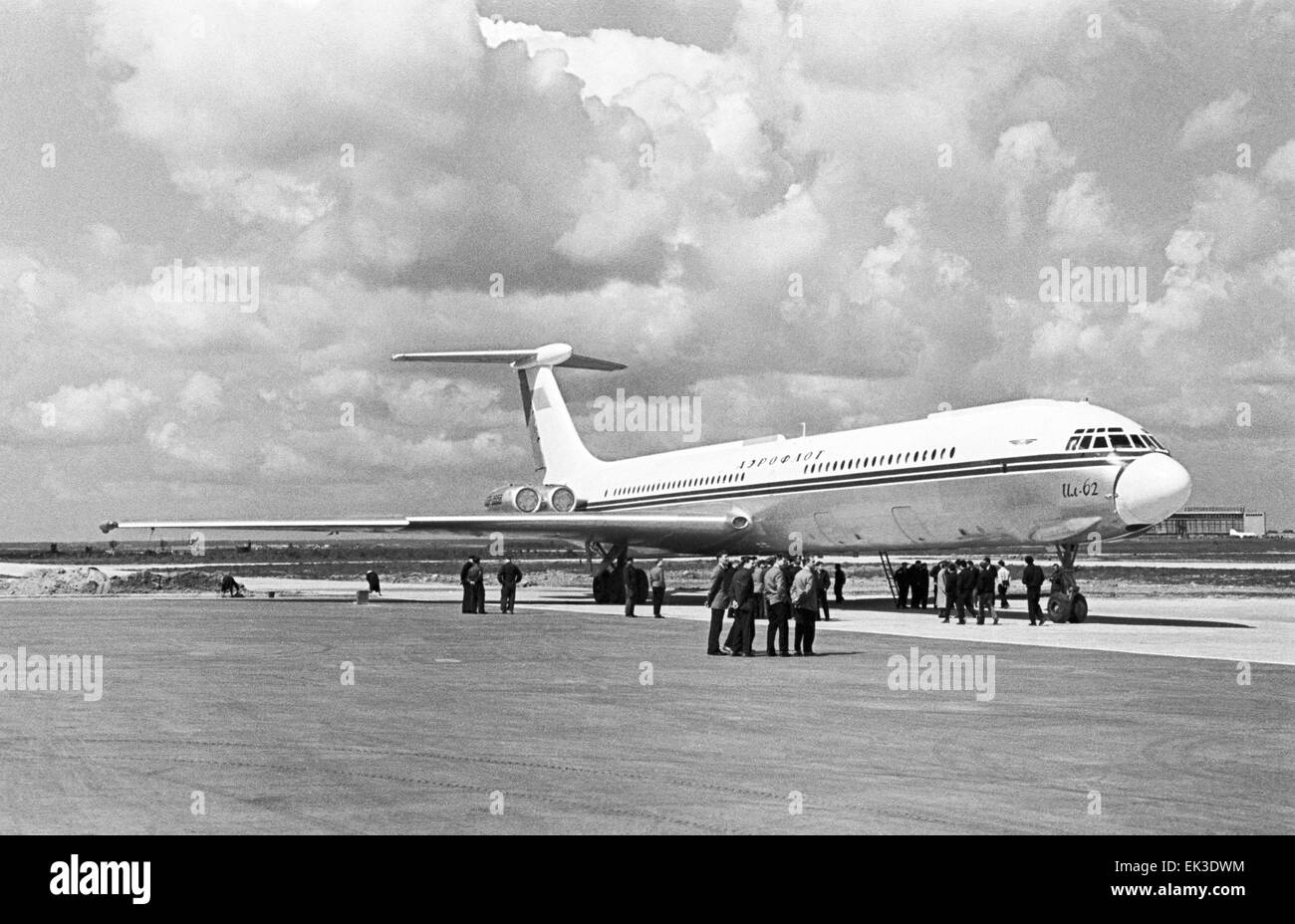 Ilyushin Il 62 Verkehrsflugzeug Stockfotos und -bilder Kaufen - Alamy