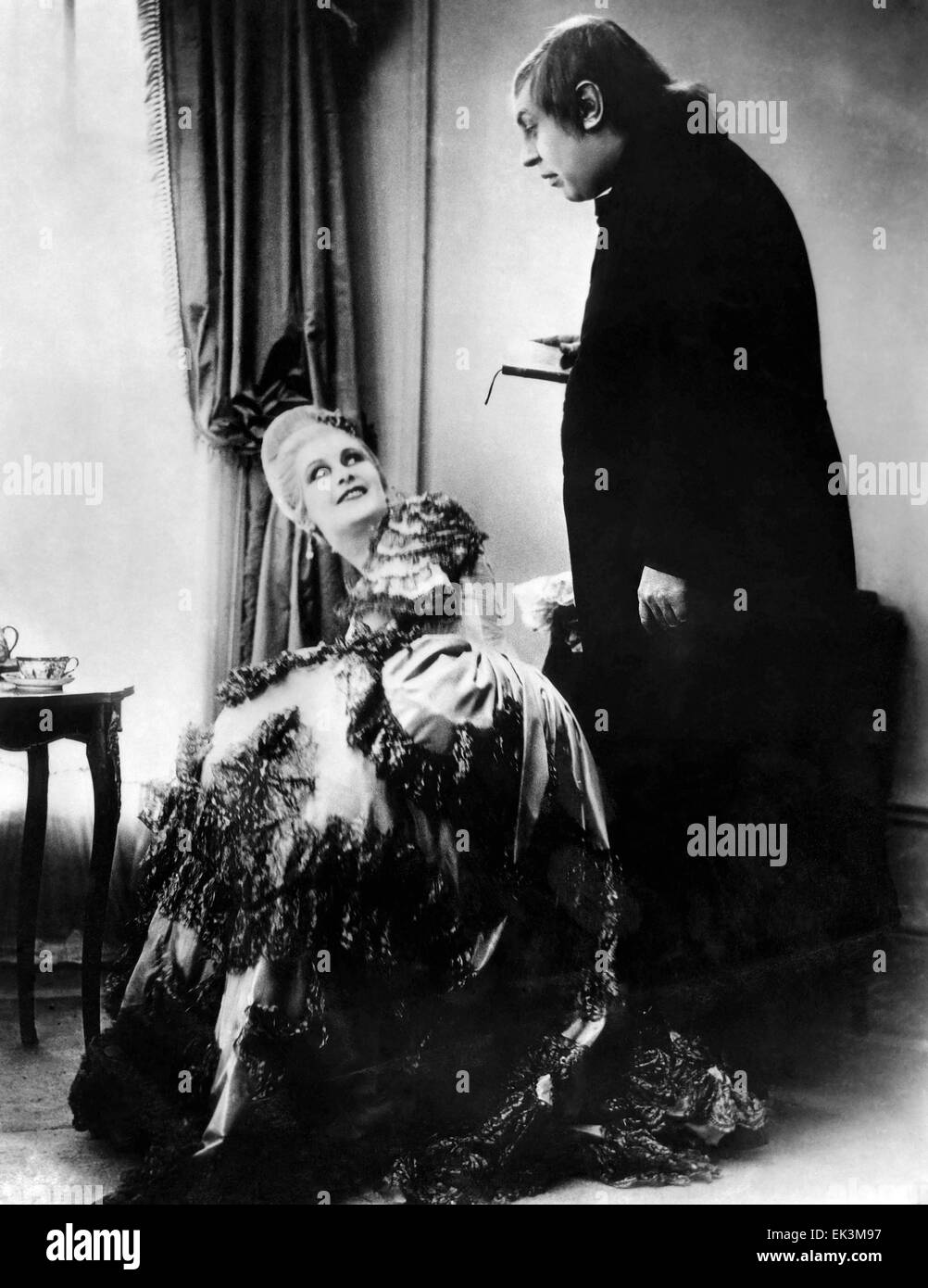 Lil Dagover, Werner Krauss, am Set des Stummfilms "Herr Tartuff" (aka Tartuffe), 1926 ...