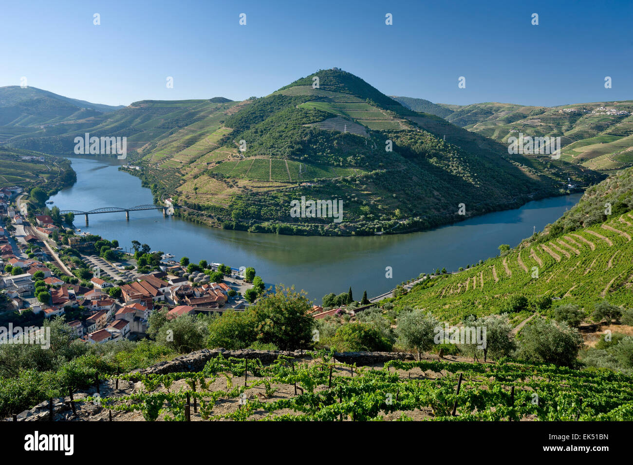 Portugal, das Alto Douro, Pinhao Stadt und den Fluss Douro ...