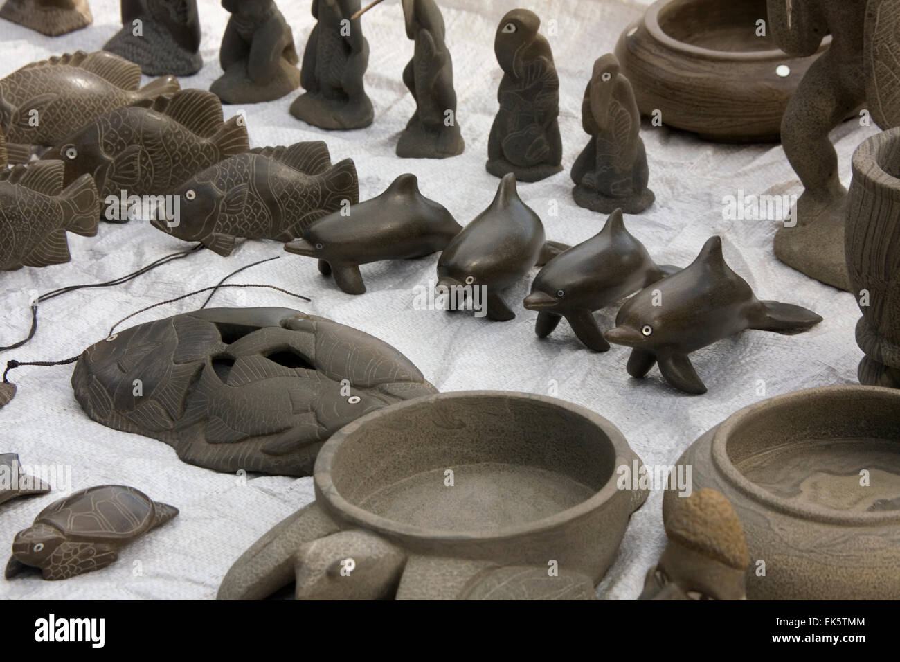 Ghizo Inselbewohner sind für ihre Steinmetzarbeiten wie diese schöne ...