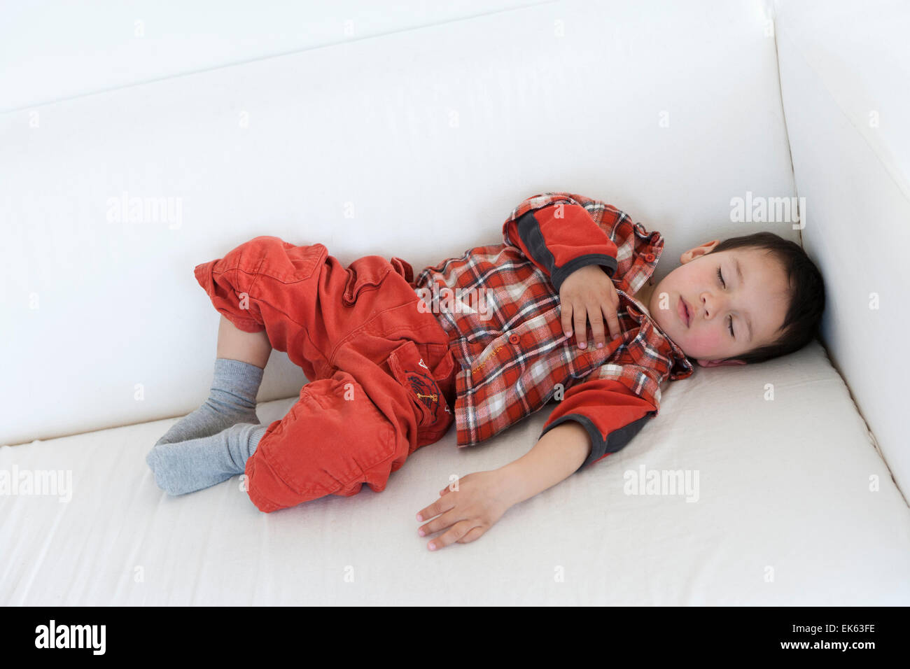 Junge, 2 3 jahre alt -Fotos und -Bildmaterial in hoher Auflösung – Alamy